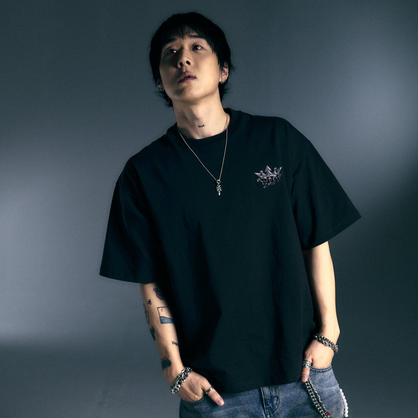 9090 × pH-1 King Logo Tee – YZ