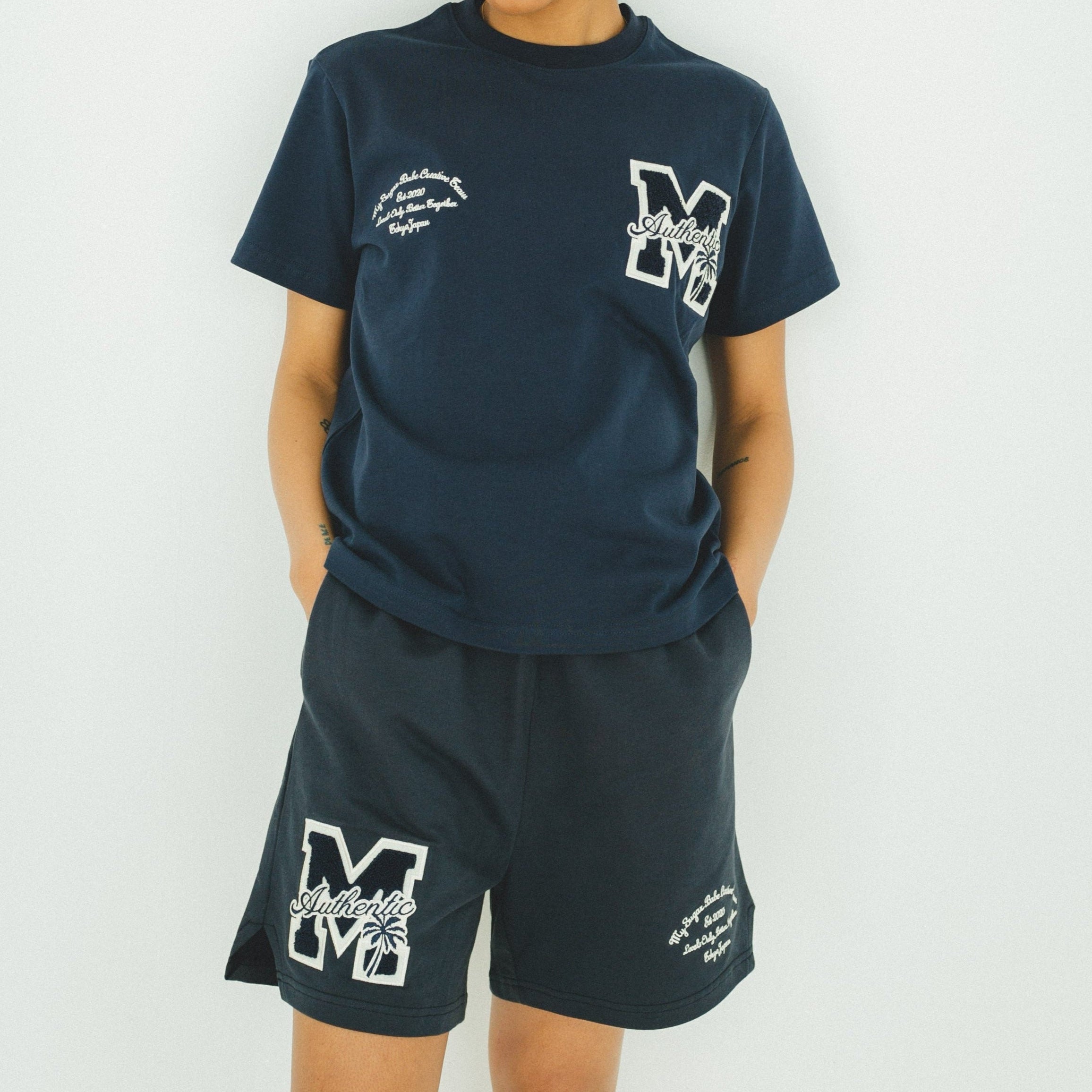 M college logo wappen tee – YZ