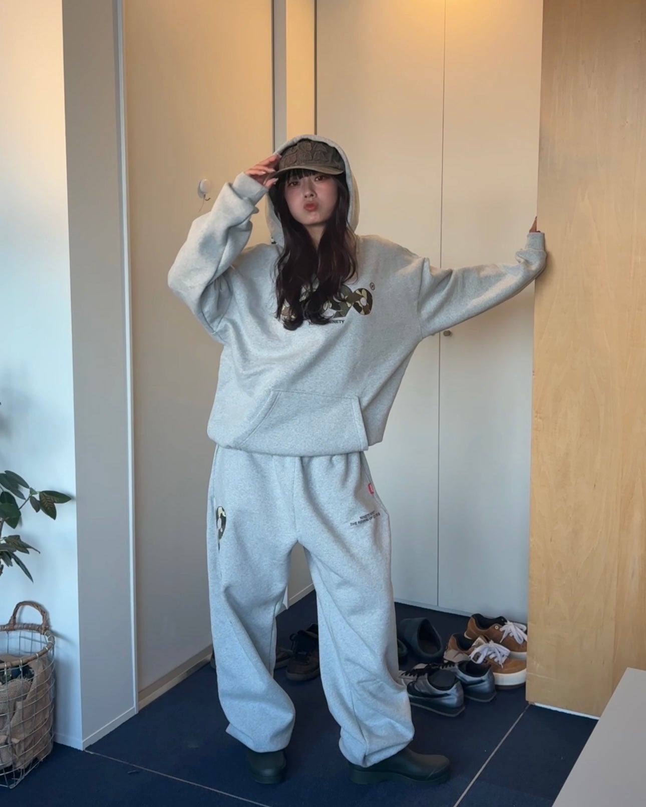 9090 OG Logo Rich Sweat Pants – YZ